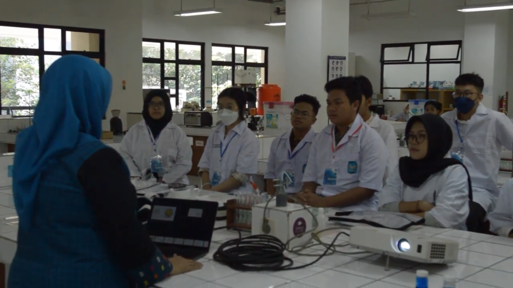 Rekap Kegiatan Pengabdian Masyarakat: Pelatihan Kimia untuk Siswa dan Guru SMA/MA/SMK – Program ...