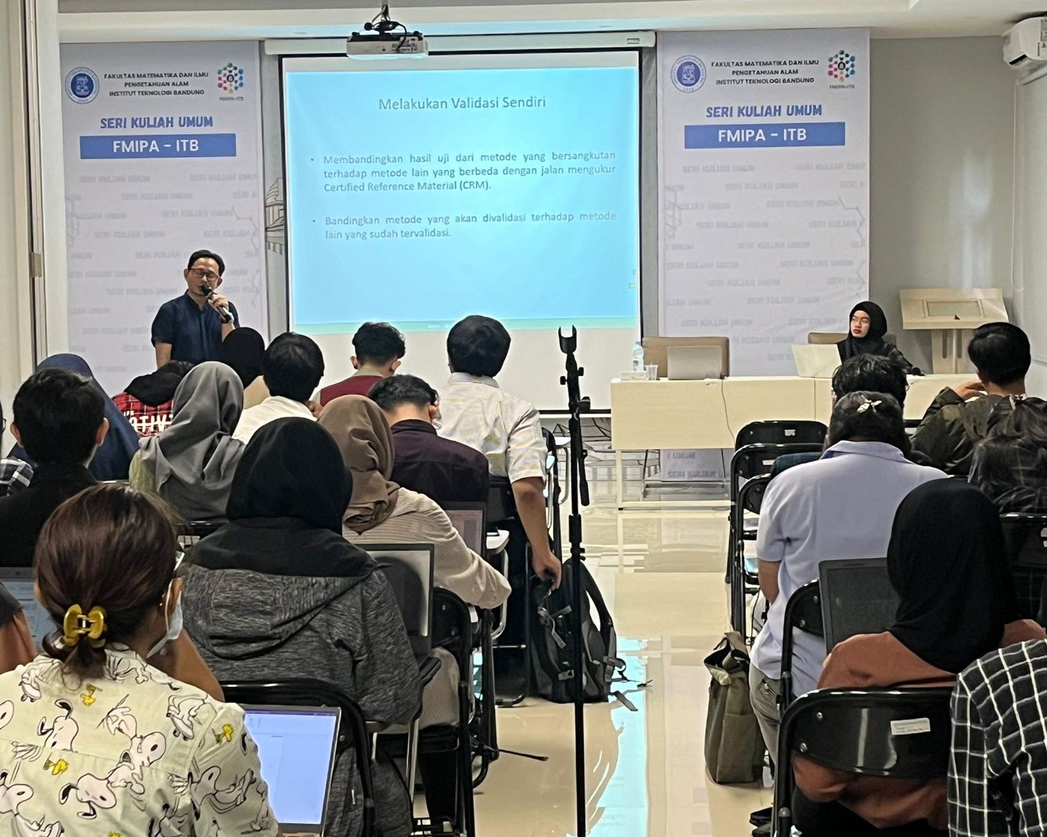 Prodi Kimia ITB, IAKI, dan HMK ‘AMISCA’ ITB berkolaborasi melakukan ...